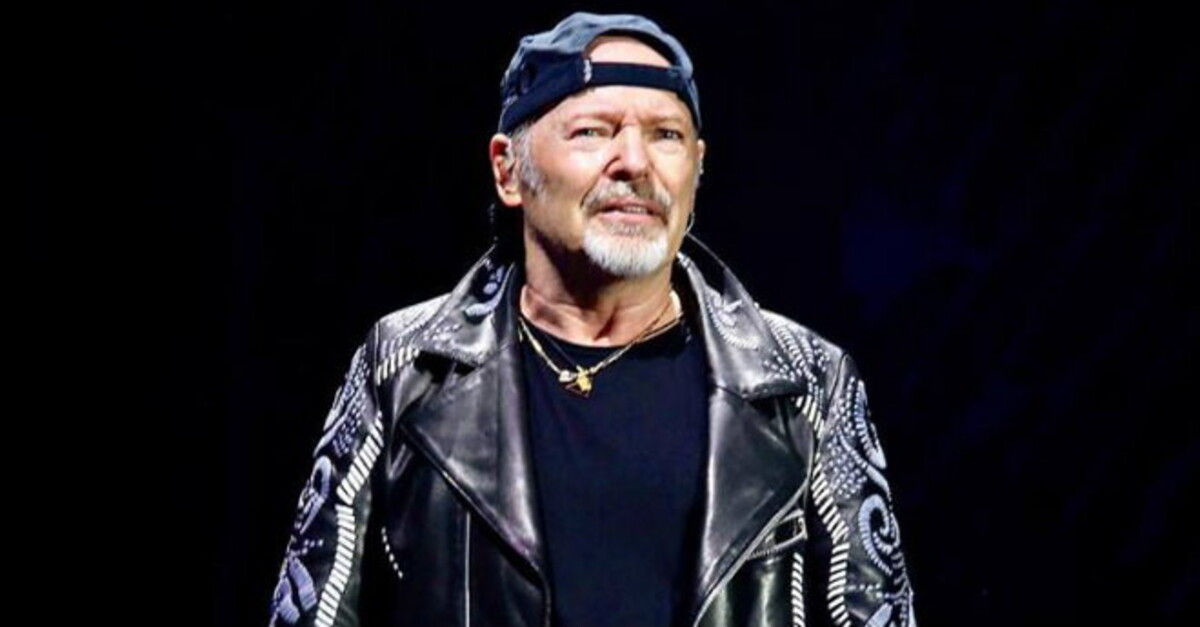 News - RadioItalia-Vasco Rossi fa visita alla Scuola di Musica Massimo Riva