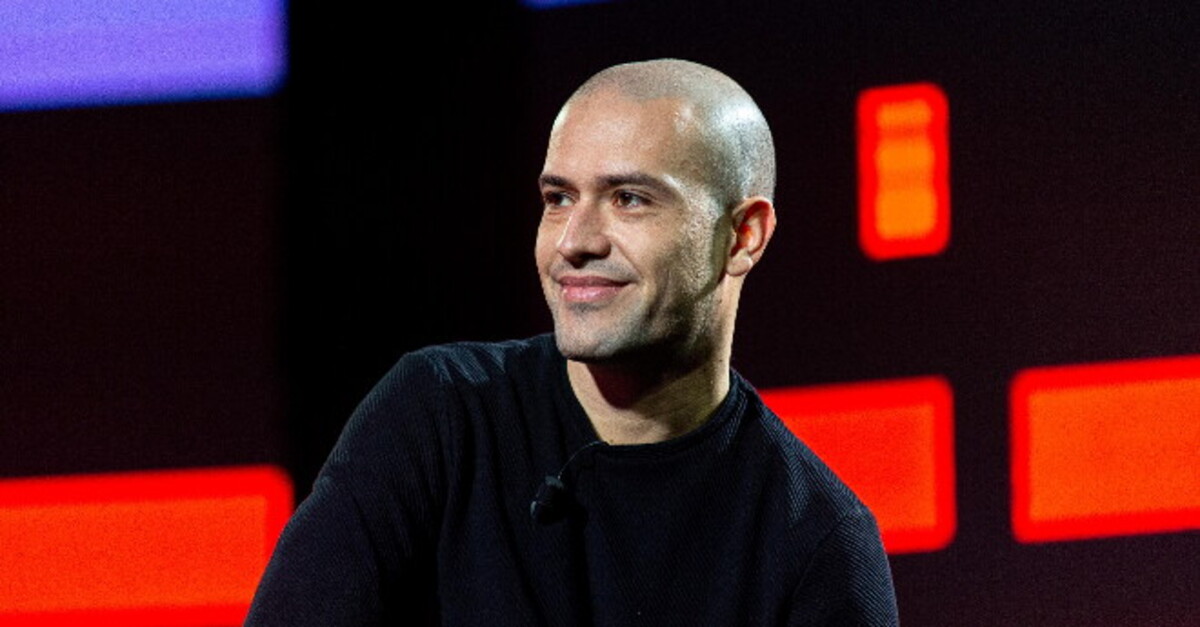 News - RadioItalia-Jago, artista e scultore italiano nel mondo, a Il ...