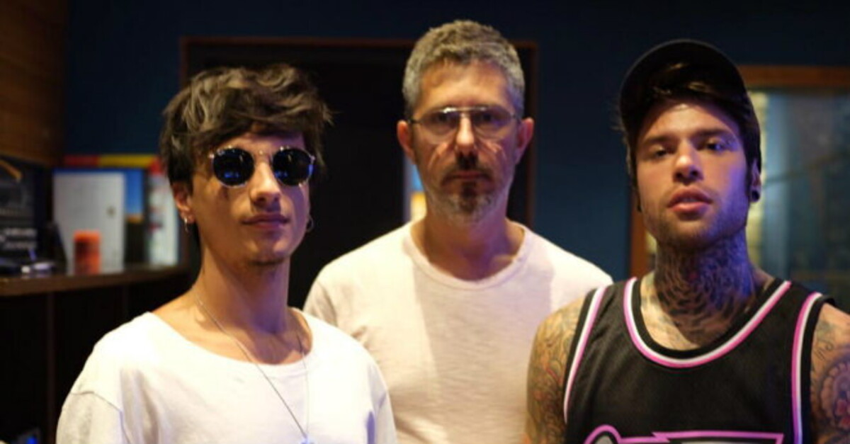 News - RadioItalia-Fedez: Ultimo nel suo nuovo album? La foto in studio ...