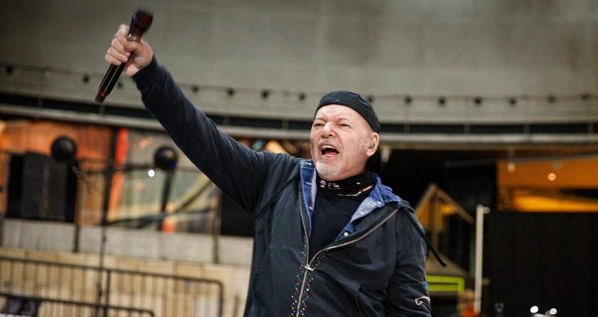 News - RadioItalia-Vasco Rossi: le 30 canzoni della scaletta e la Vita ...